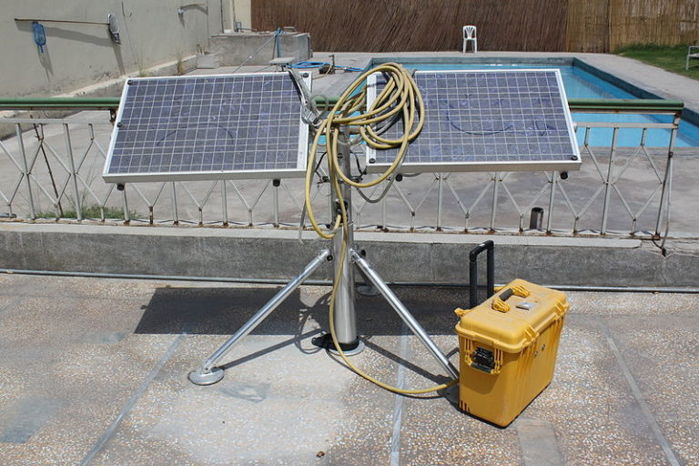 How To Charge Battery With Solar Panel - Energy Warden