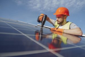 A Complete Guide on How to Become a Solar Panel Installer