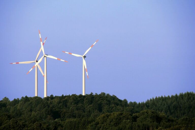 How Does Electricity Cause Pollution? (The Best Guide)